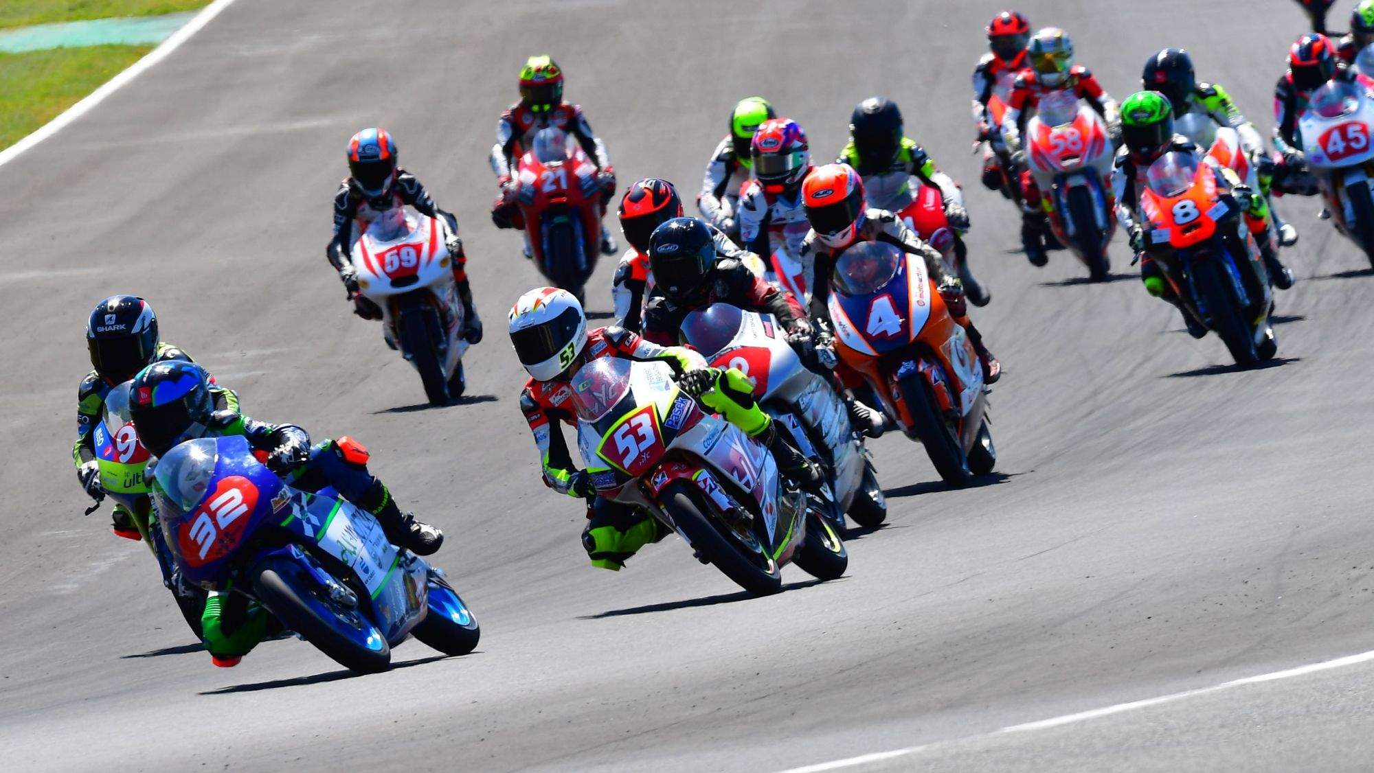 El joven piloto berciano Héctor Yebra hace podio en Jerez y se mantiene ...