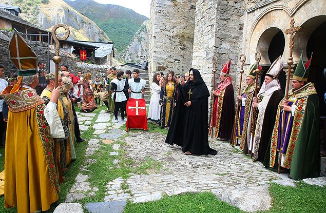 La Asociación Valle del Silencio recrea la entrega de la Cruz de ...