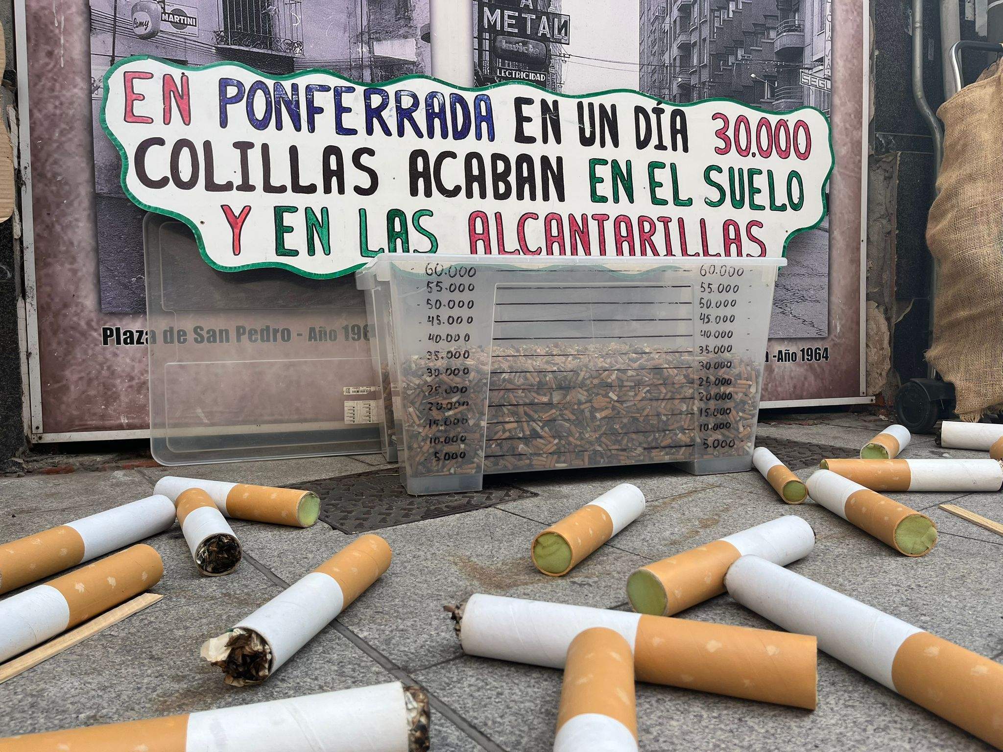Clown Colillas recuerda en Ponferrada la multa de hasta 60 euros por ...