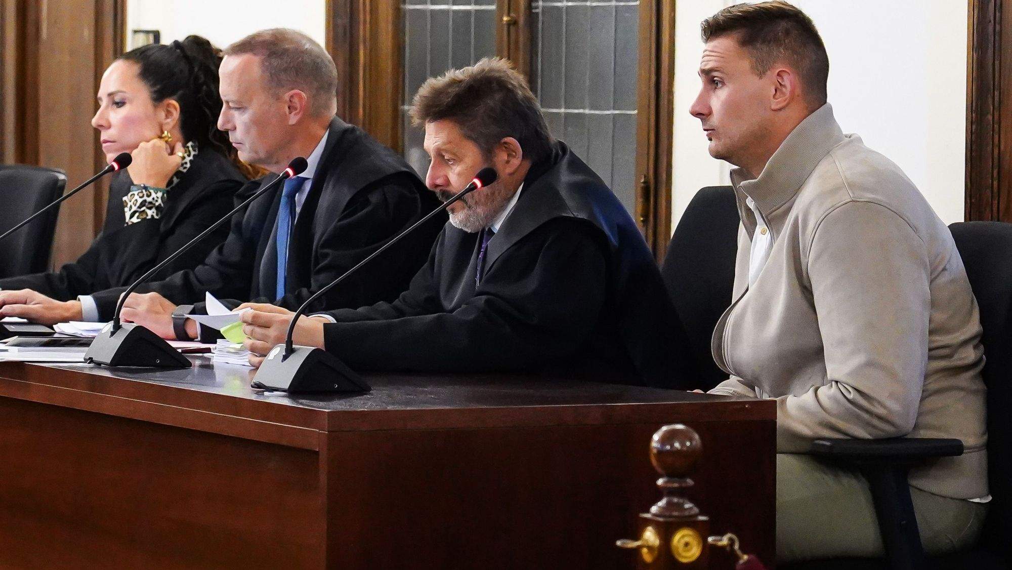 El jurado popular declara culpable por unanimidad al joven que mató a su pareja de tres ...