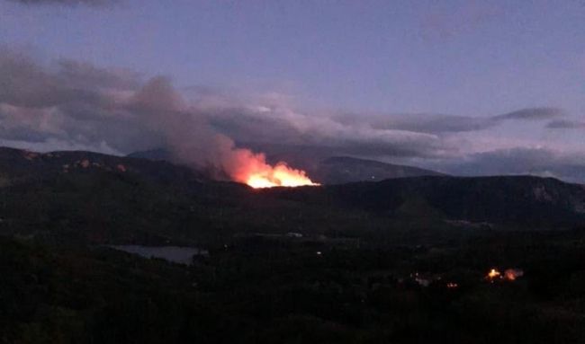 Extinguido el incendio forestal intencionado en Las Médulas que calcinó ...