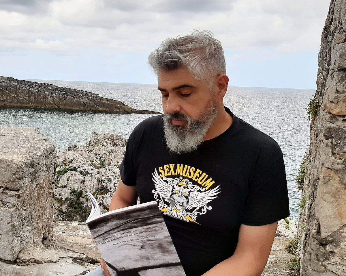 Poesía de combate en blanco y negro del berciano José Yebra