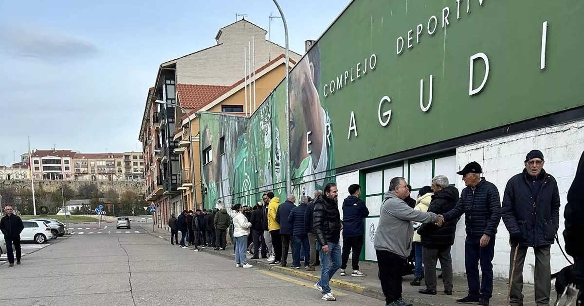 La "locura copera" obliga a parar la venta de entradas en Astorga para ...