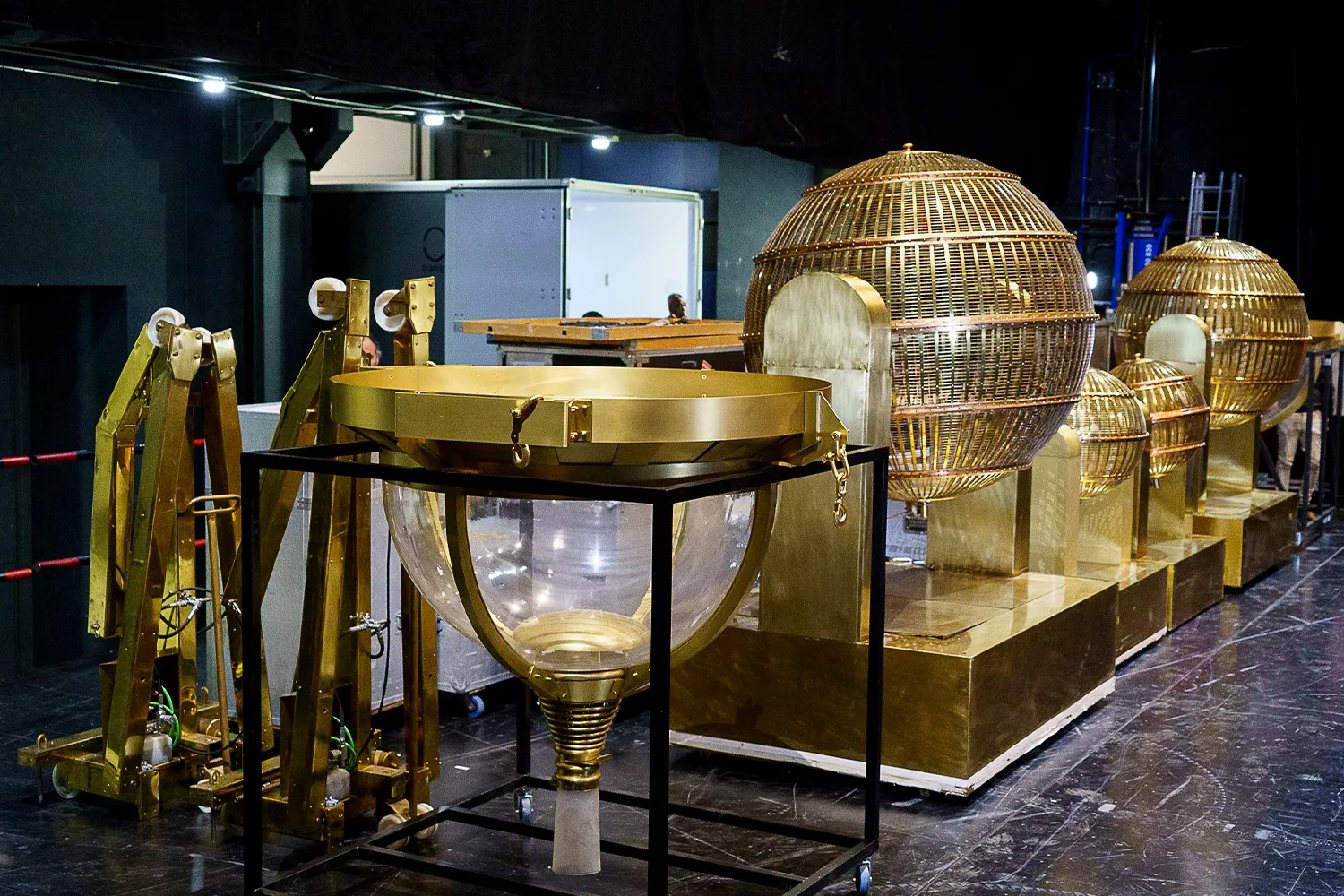 Los bombos del Sorteo Extraordinario de Navidad llegan al Teatro Real ...