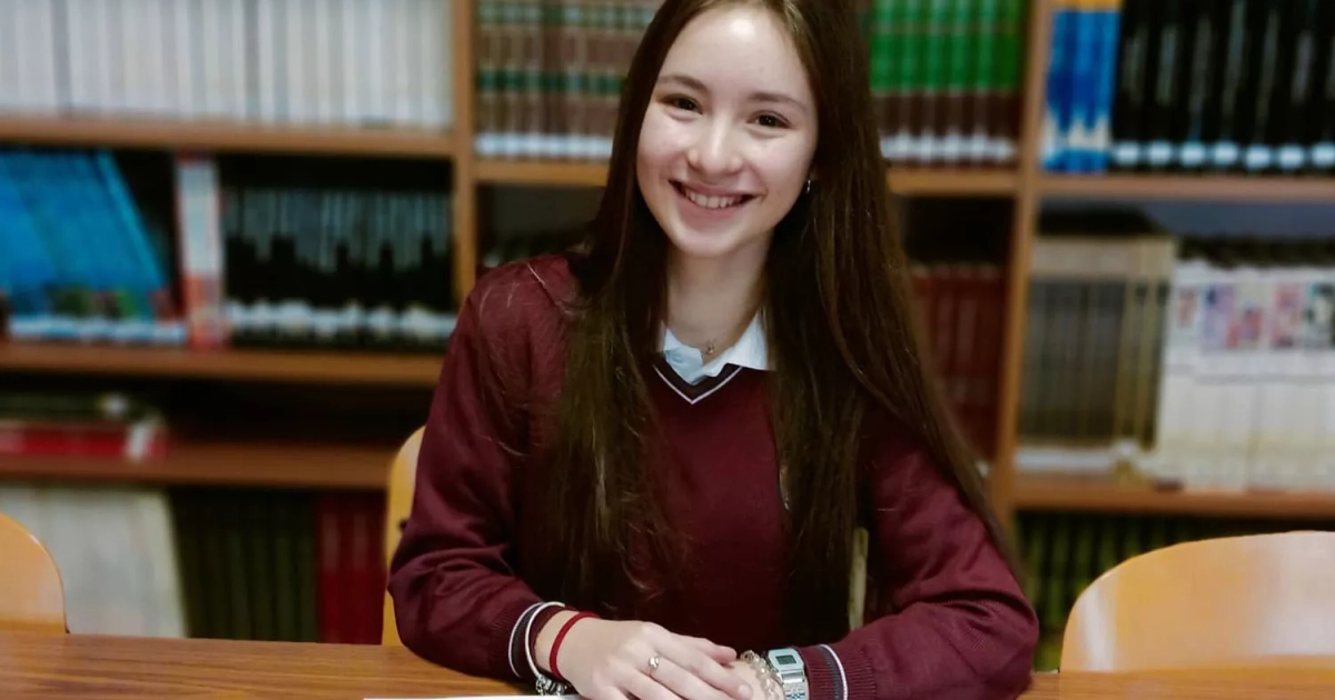 Una alumna del Colegio San Ignacio de Ponferrada recibe la beca de la ...
