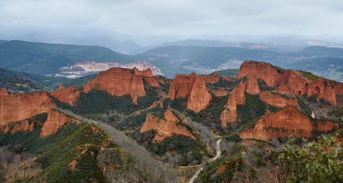 La pandemia redujo las visitas a Las Médulas a menos de la mitad en ...
