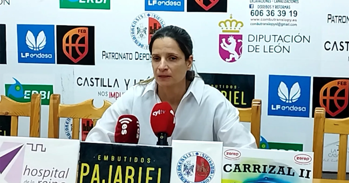El desconsuelo de Bea Pacheco tras el descenso del Pajariel Bembibre ...