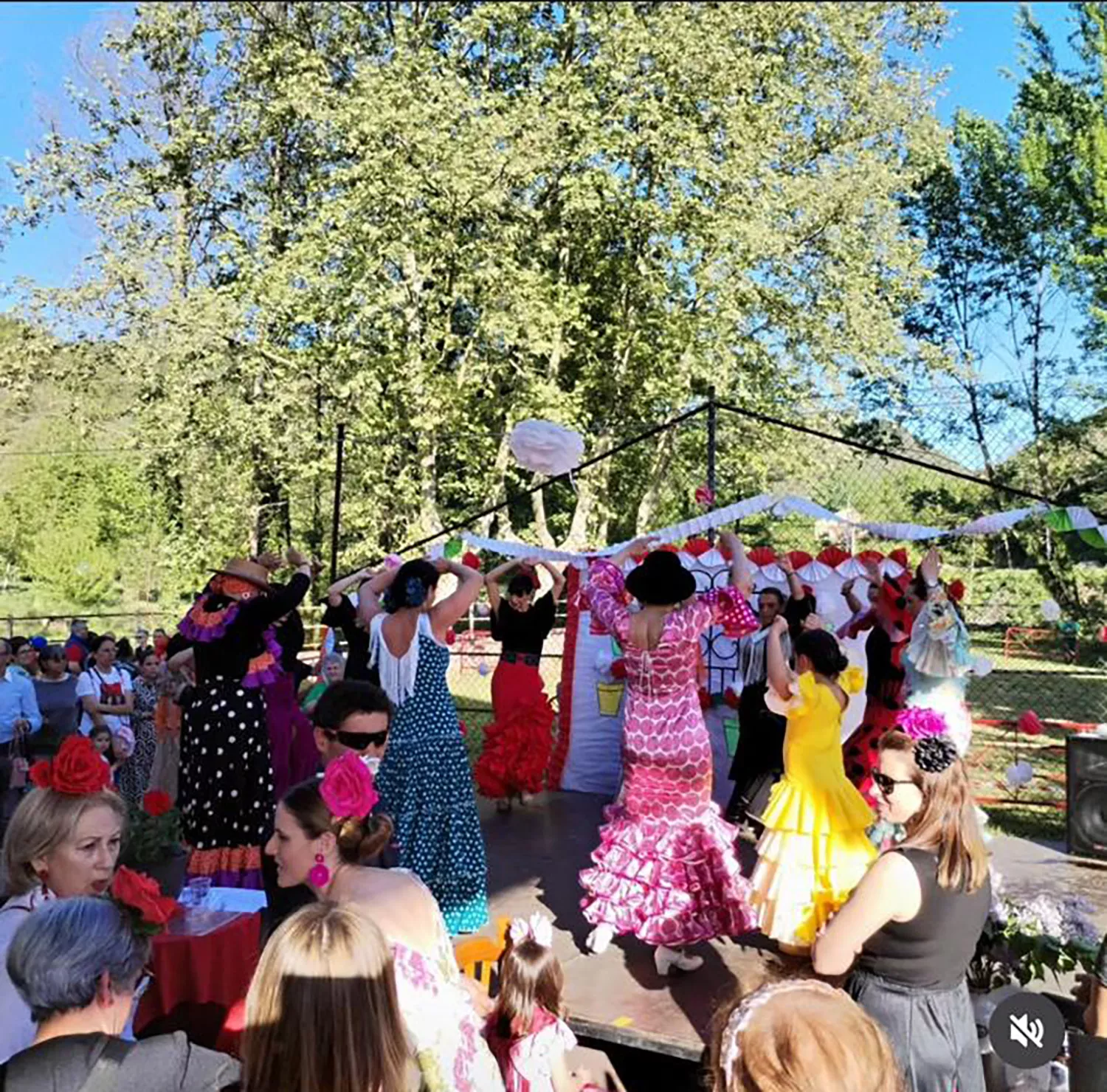 La Feria de Abril 'viste' de lunares Toral de Merayo