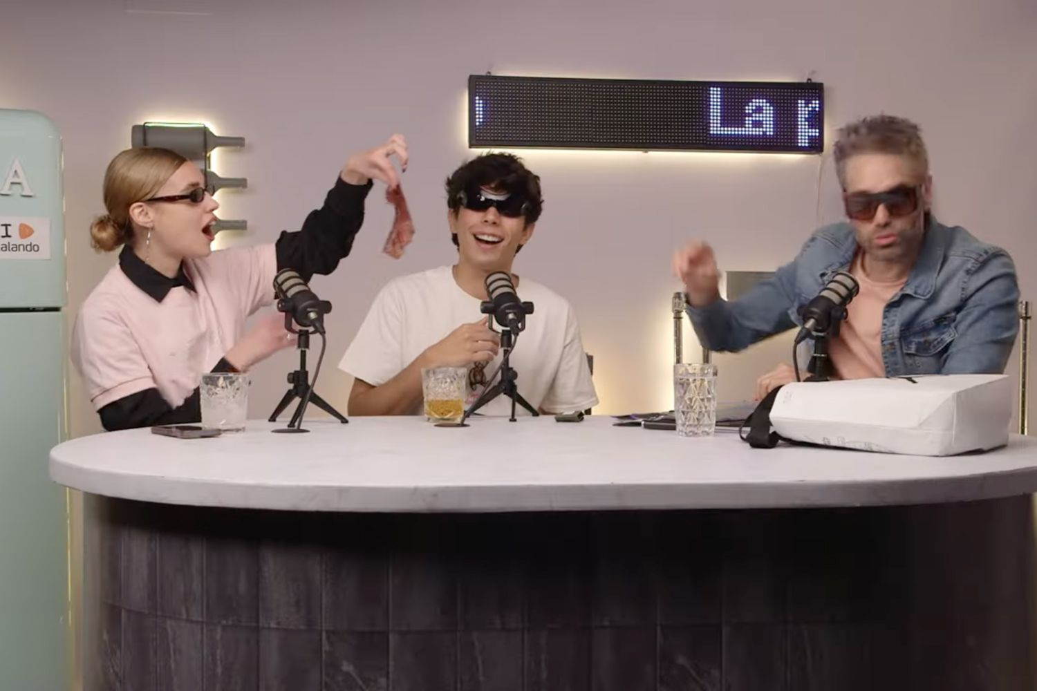 El presentador y cómico leonés, Dani Martínez, regala productos de León ...