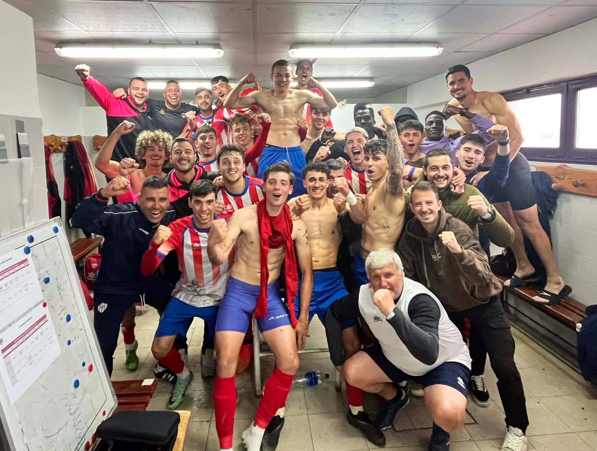 El Atlético Bembibre seguirá siendo de tercera tras su victoria sobre ...