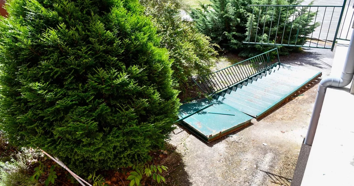 Una nueva rampa sustituirá la escalera del IES Álvaro de Mendaña de ...