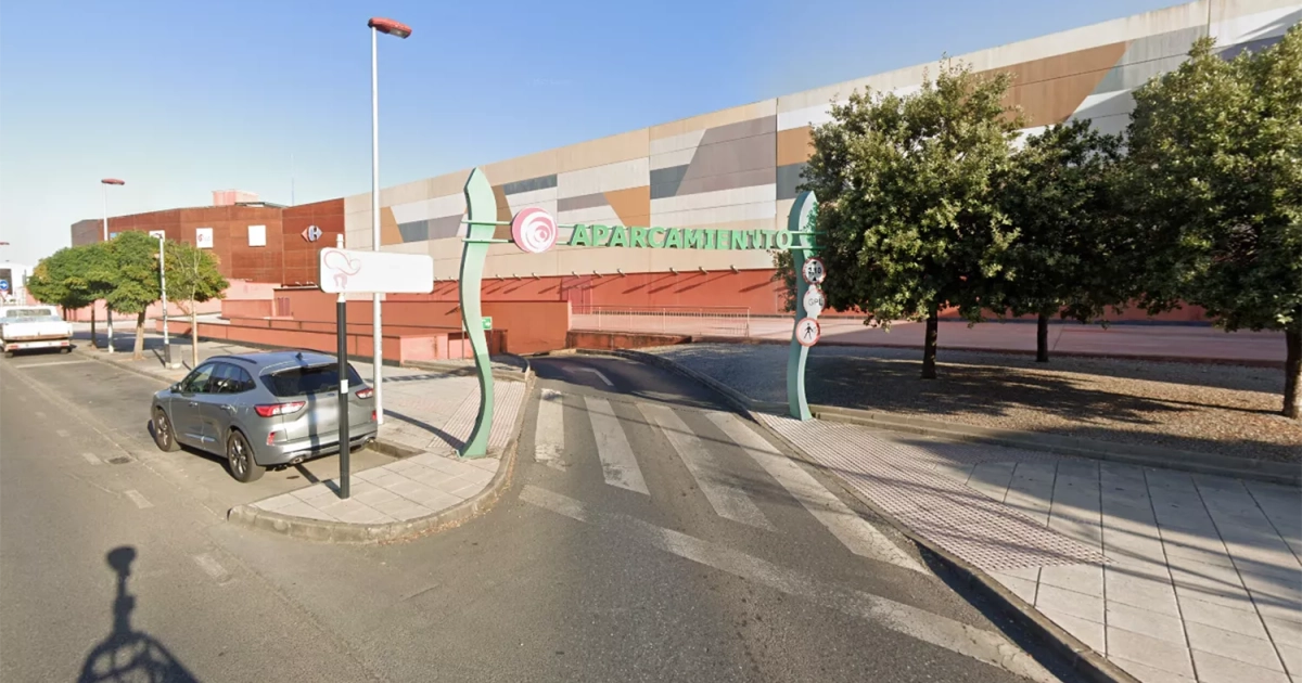 Herida tras chocar contra una columna en el parking del Rosal