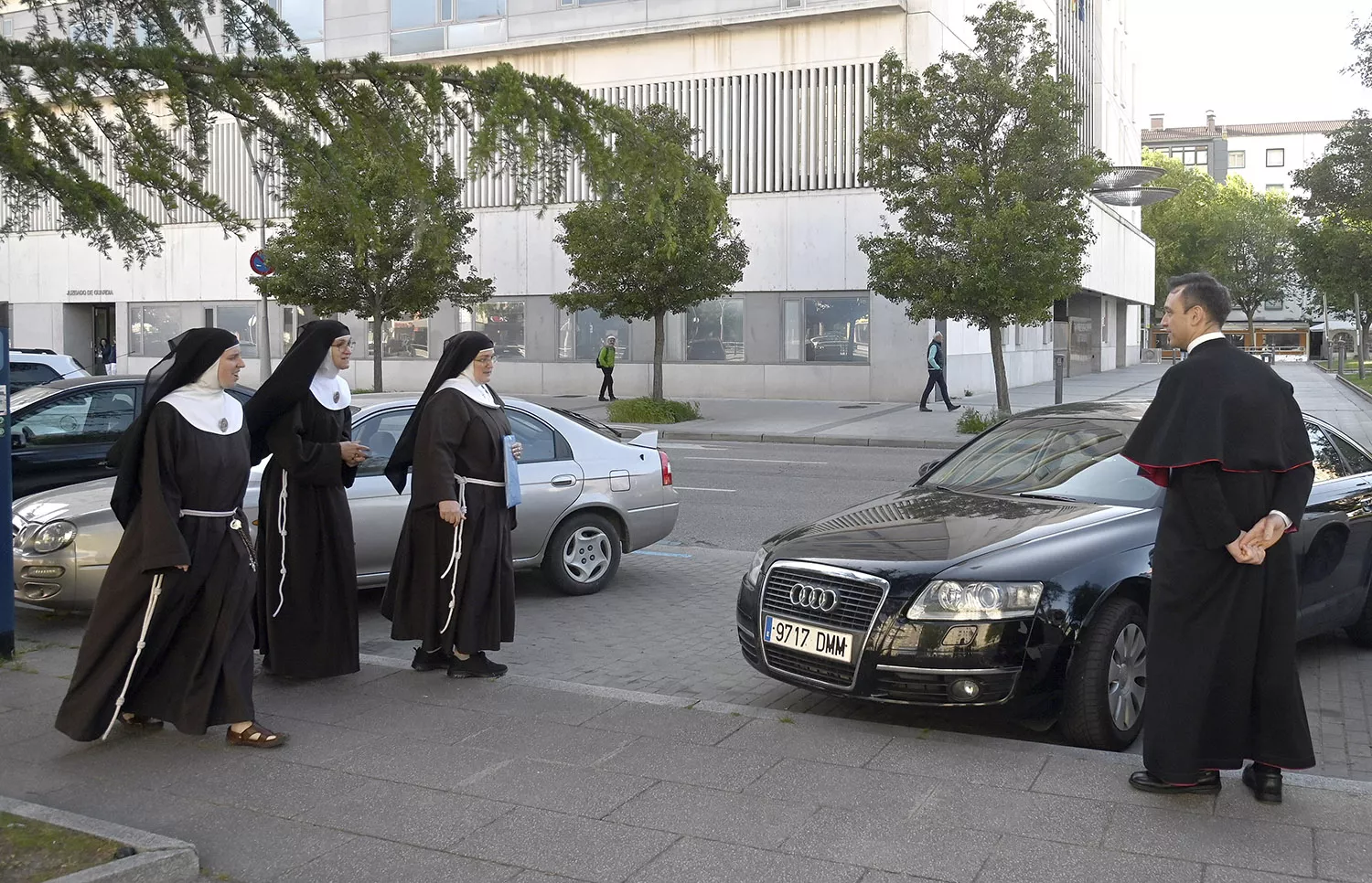 El arzobispo de Burgos declara la excomunión de las diez clarisas de Belorado que afirman ...