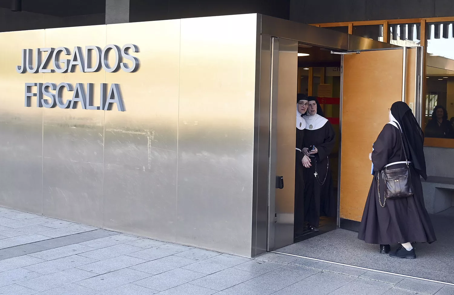 El arzobispo de Burgos declara la excomunión de las diez clarisas de Belorado que afirman ...