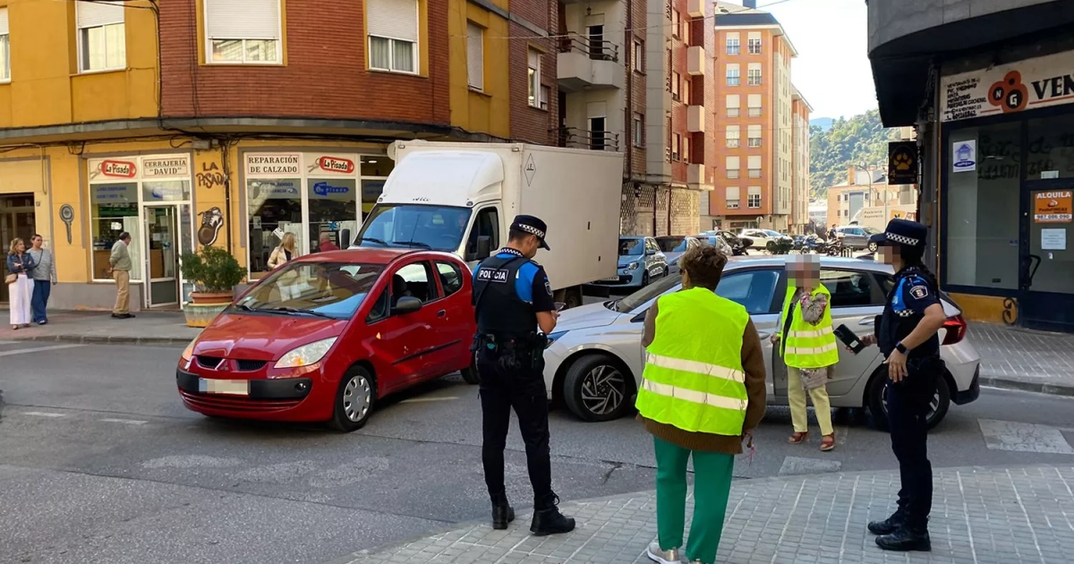 Accidente entre dos coches en el centro de Ponferrada
