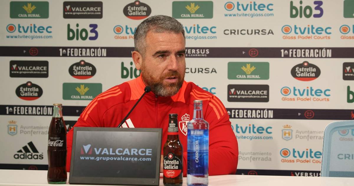 Javi Rey antes del partido de la Ponferradina contra Zamora ...
