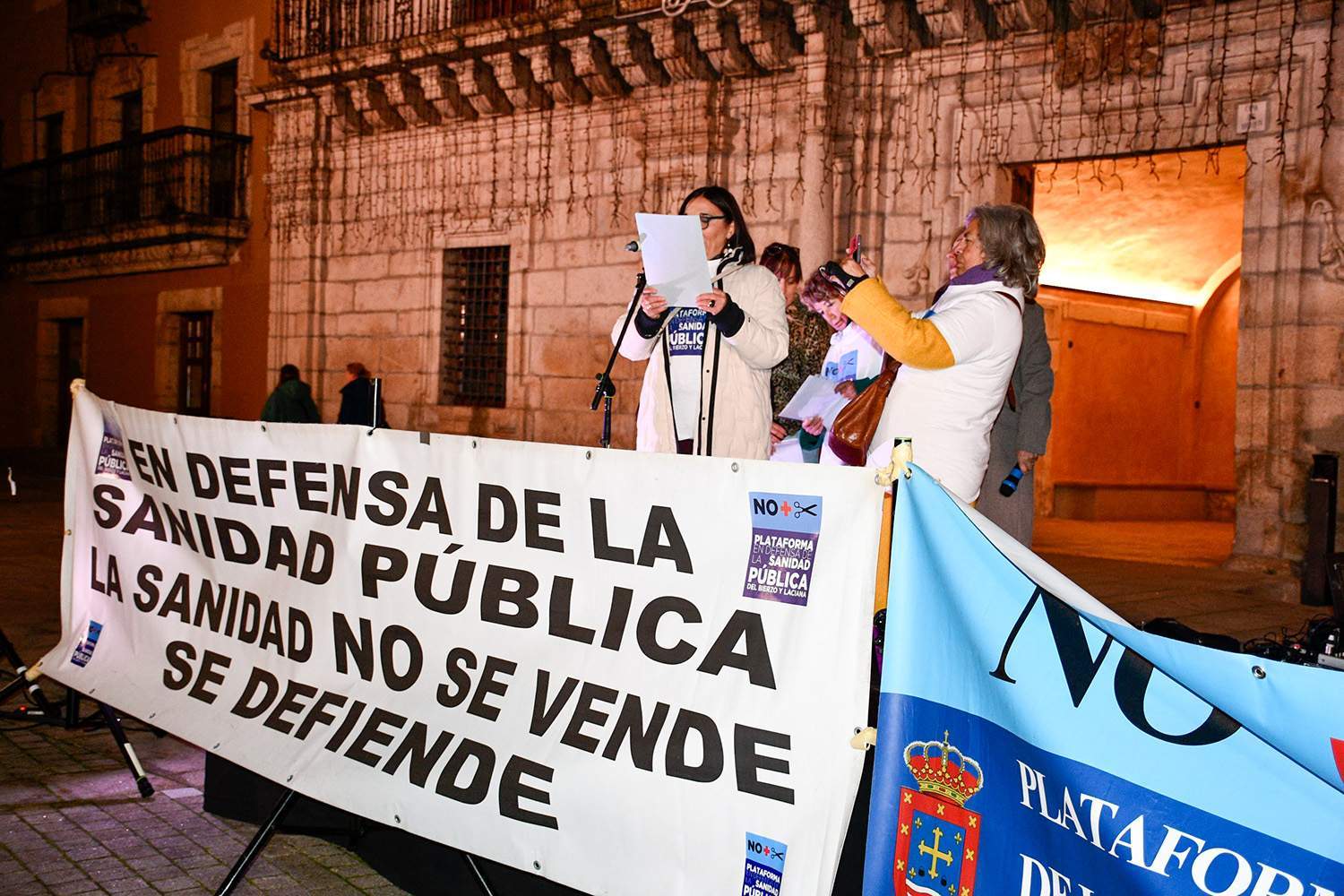 Varios cientos de personas se concentran en Ponferrada para exigir la ...