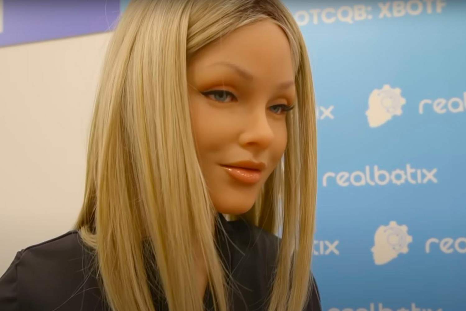 Esta es Aria, un robot humanoide hiperrealista destinado a la compañía ...