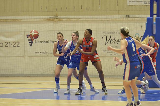 La pívot del Baloncesto de Bembibre, Cherin Miller, máxima reboteadora ...