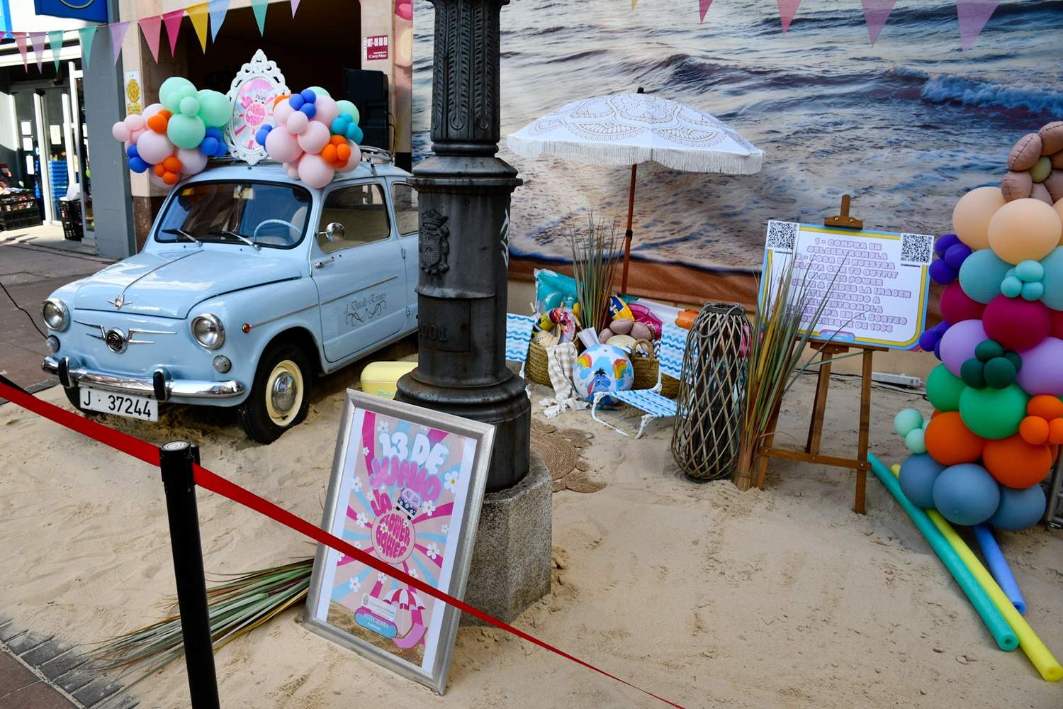 Fiesta 'Flower Power' del Centro Mola en Ponferrada