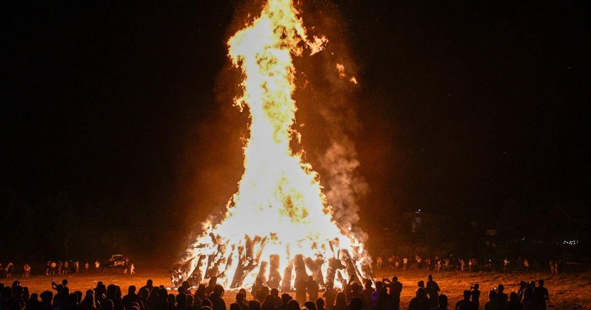 'La Catedral del Fuego' resurge de sus cenizas en San Juan de la Mata tras años de ausencia