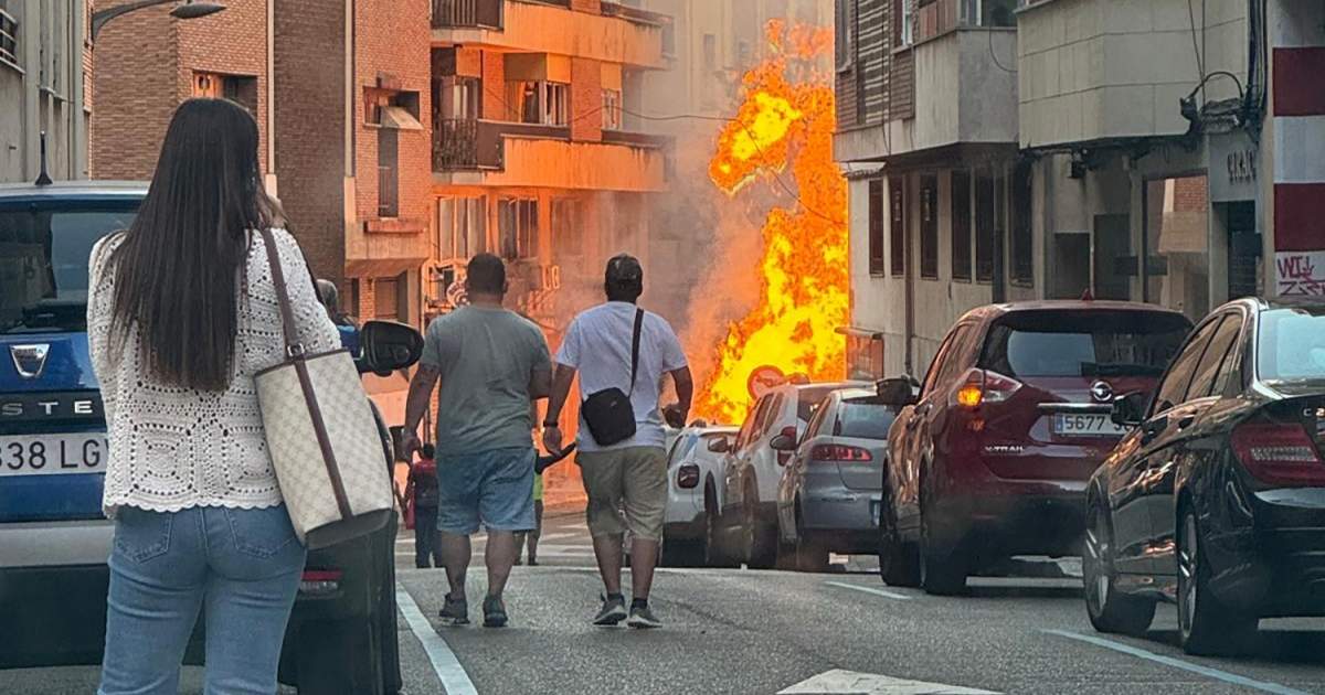 Una explosión en una tubería de gas en Zamora provoca un incendio en un ...