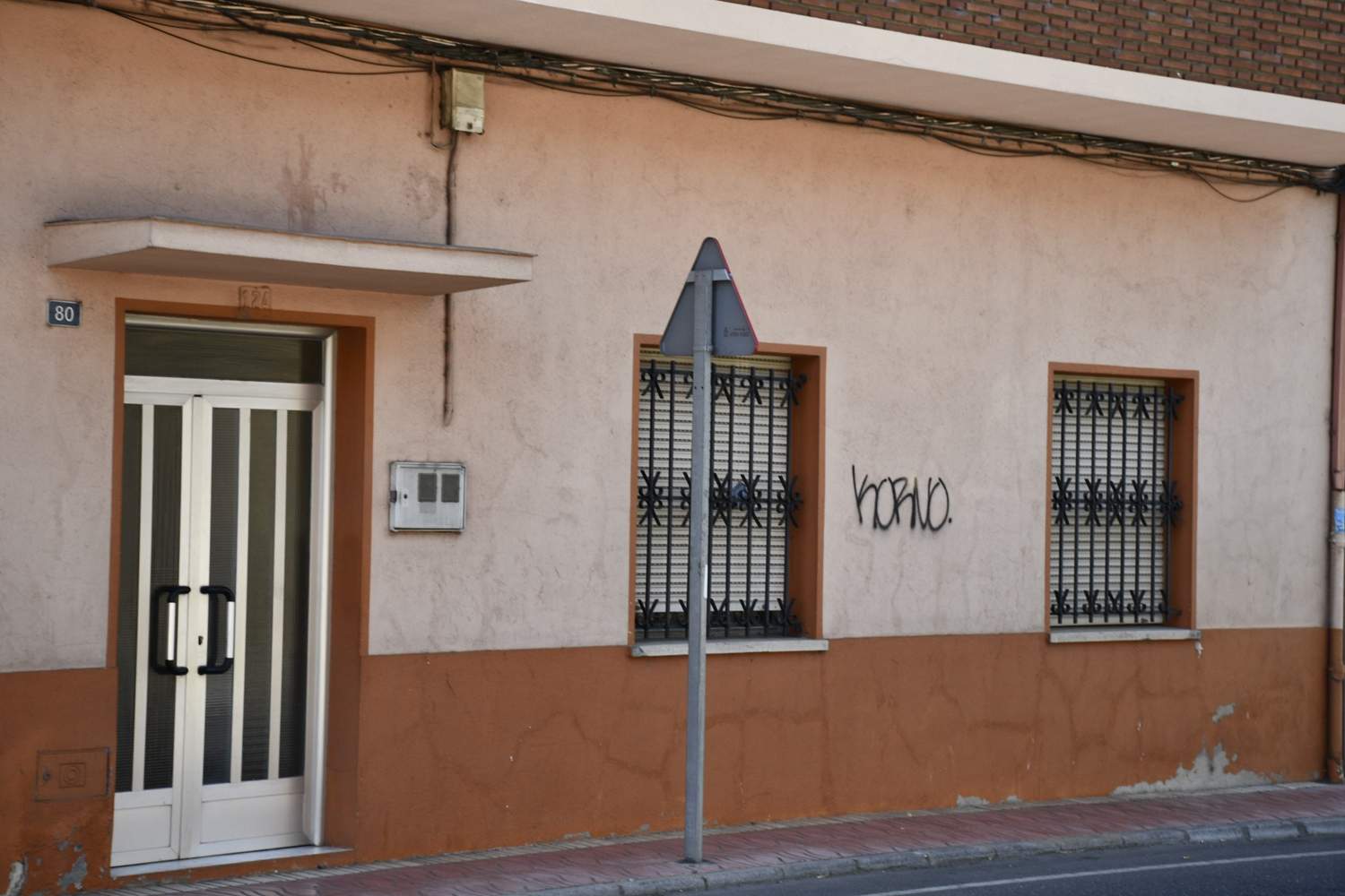 Oleada de grafitis firmados en Camponaraya: La casa Ucieda Osorio entre las propiedades afectadas