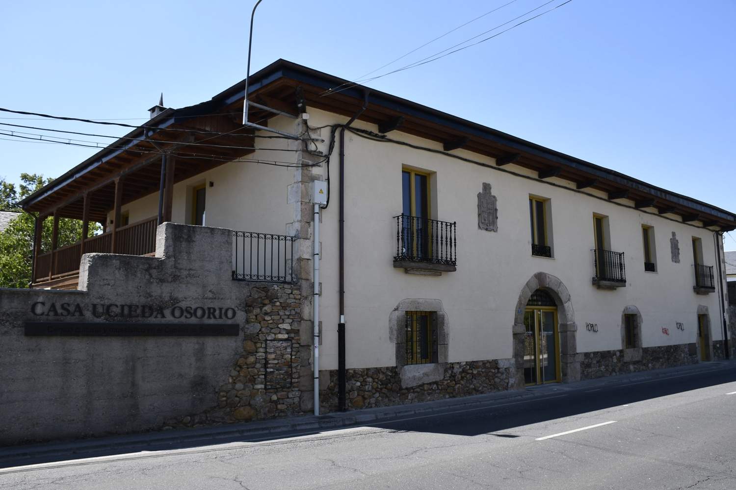 Oleada de grafitis firmados en Camponaraya: La casa Ucieda Osorio entre las propiedades afectadas