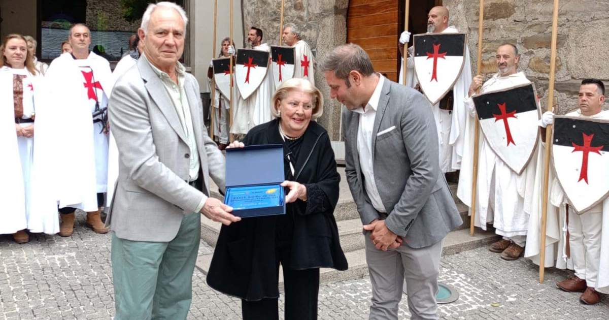 Amalita Ruiz recibe el Botillo de Oro 2025 en Ponferrada como ...