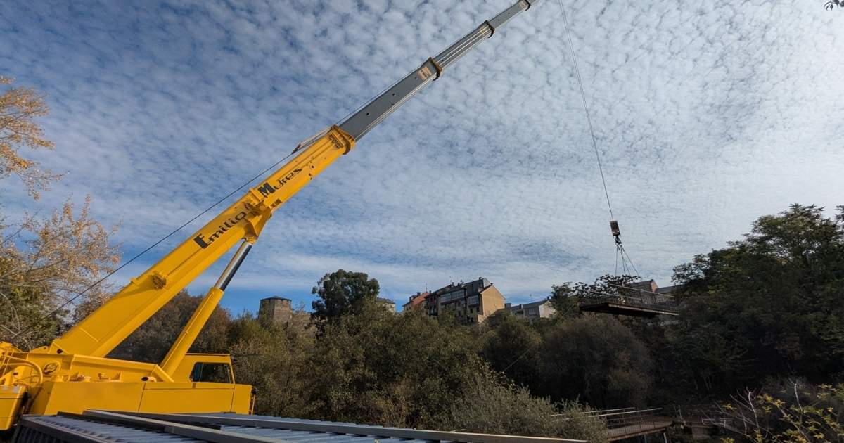 Comienza la retirada de la pasarela del Sil cercana al Castillo de ...
