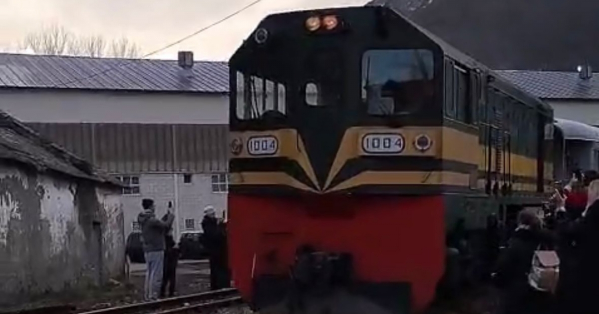 Parada Real en Villablino con la llegada de los Reyes Magos a bordo del ...