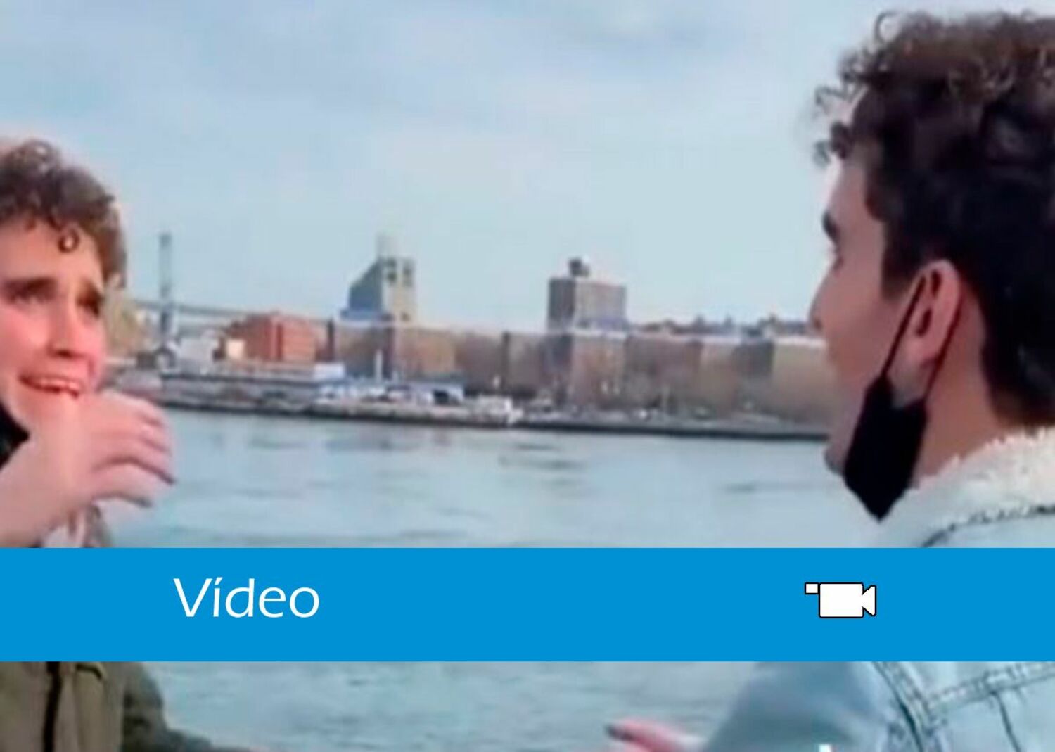 Dos gemelos separados al nacer se reencuentran 20 años después