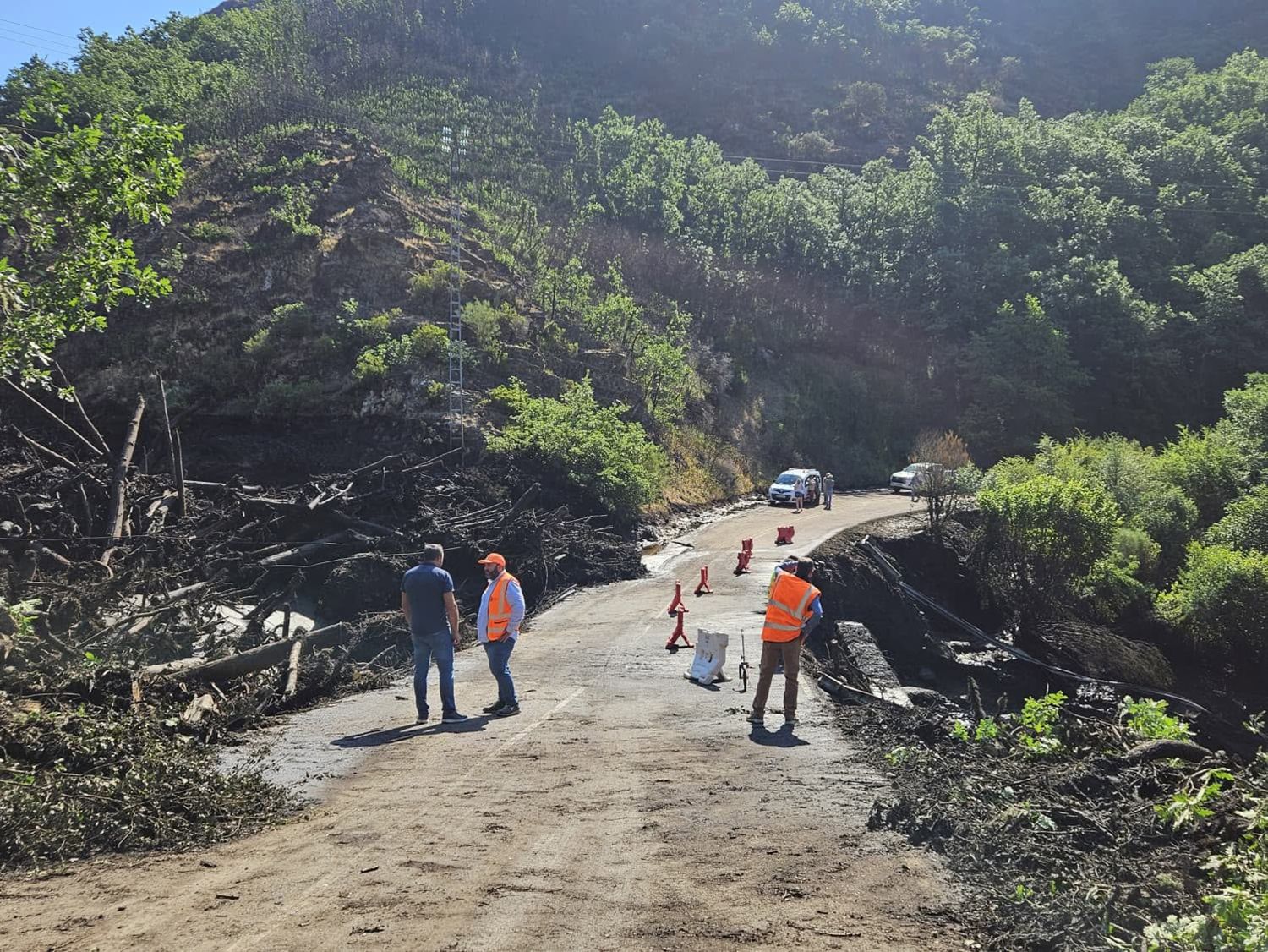 Reabierto un carril en la carretera de acceso al Valle de Fornela