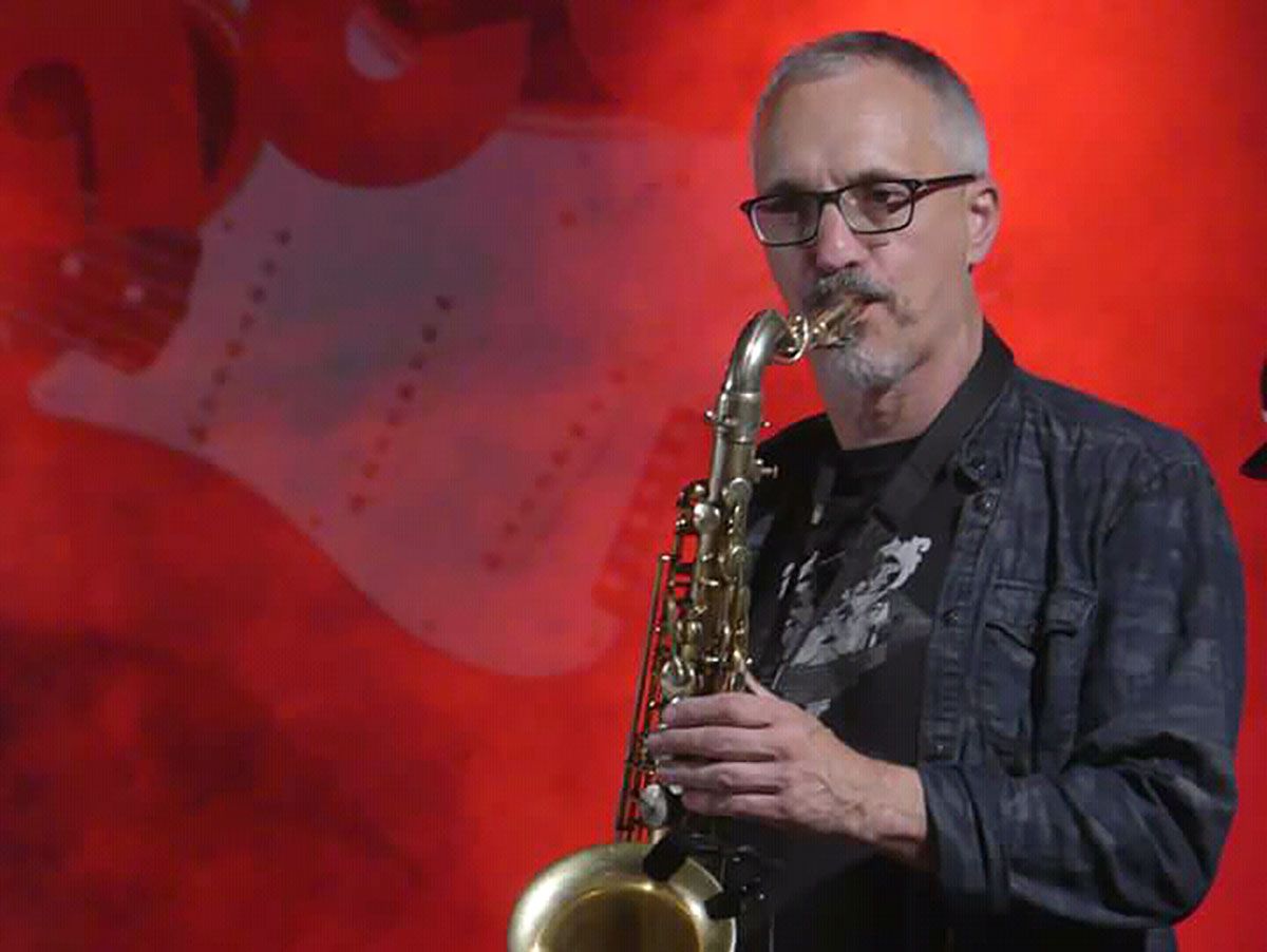 El saxofonista Javier Alzola celebra “25 Motivos para recordar” con ...